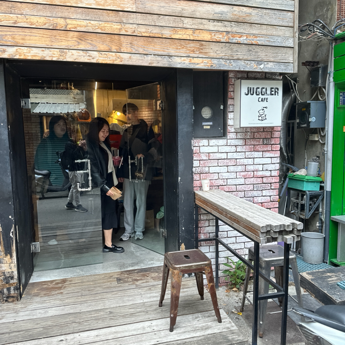 Juggler cafe | 5-star review by Coocolab | Coffee shop | Fooday