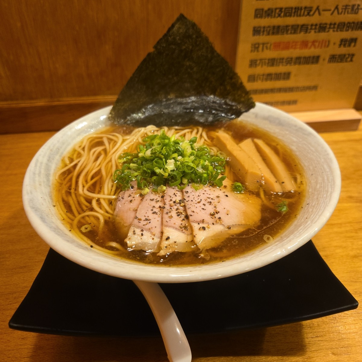 鷹流東京醬油拉麵蘭丸 新竹勝利店 在 Fooday 美食社群 | 找餐廳不踩雷，最真實的美食 App