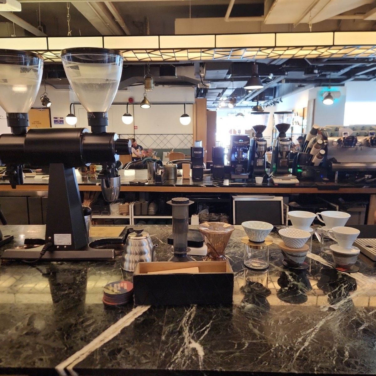 Common Man Coffee Roasters 的外觀氛圍照片在 Fooday 美食社群 | 找餐廳不踩雷，最真實的美食 App