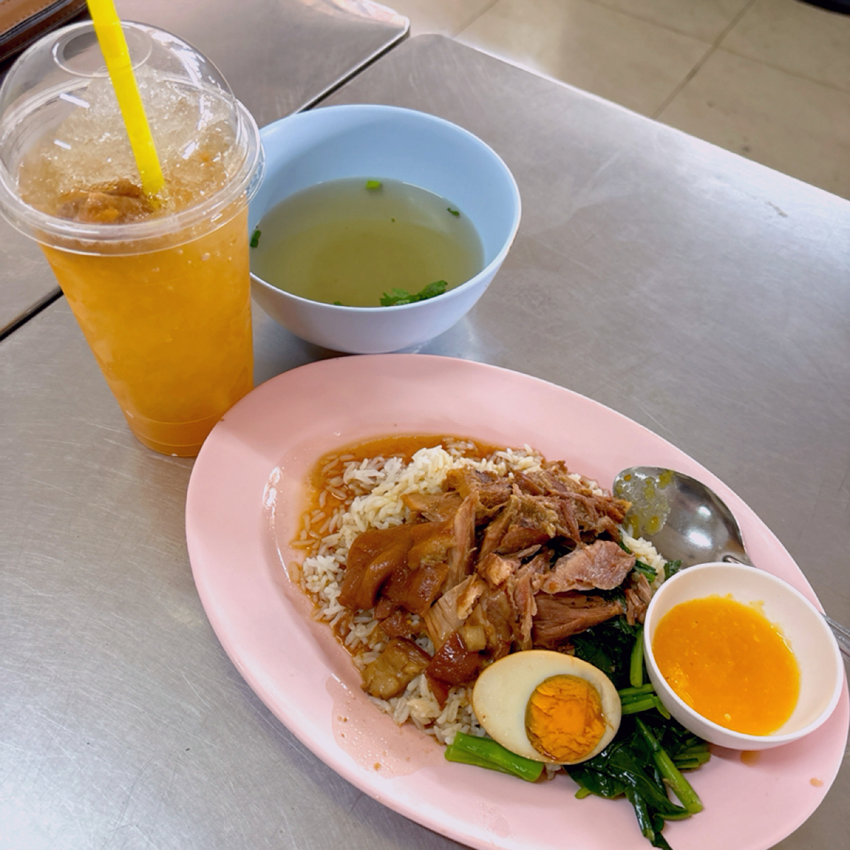 🐽 Jsuneetomyum 🐖 Stewed Porks’ Legs Restaurant 🐷 的外觀氛圍照片在 Fooday 美食社群 ...