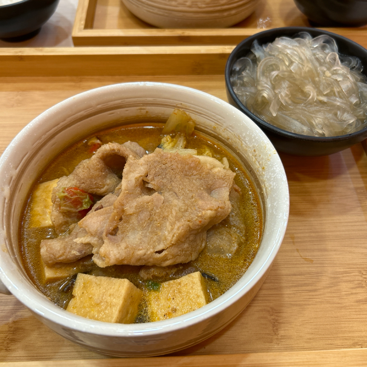 廚一家鮑汁燜雞米飯 竹北三民店 | 3.5-star review by 是個吃貨寶寶 | Taiwanese restaurant | Fooday