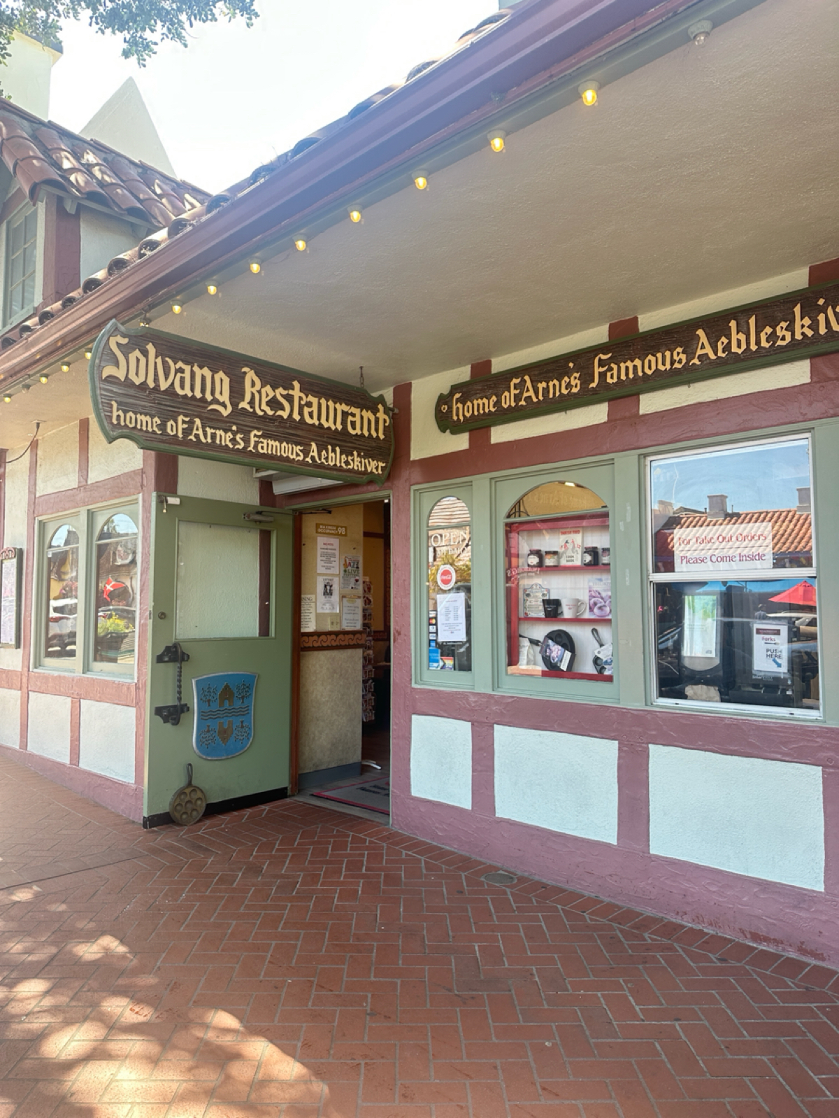 Solvang Restaurant 的外觀氛圍照片在 Fooday 美食社群 | 找餐廳不踩雷，最真實的美食 App