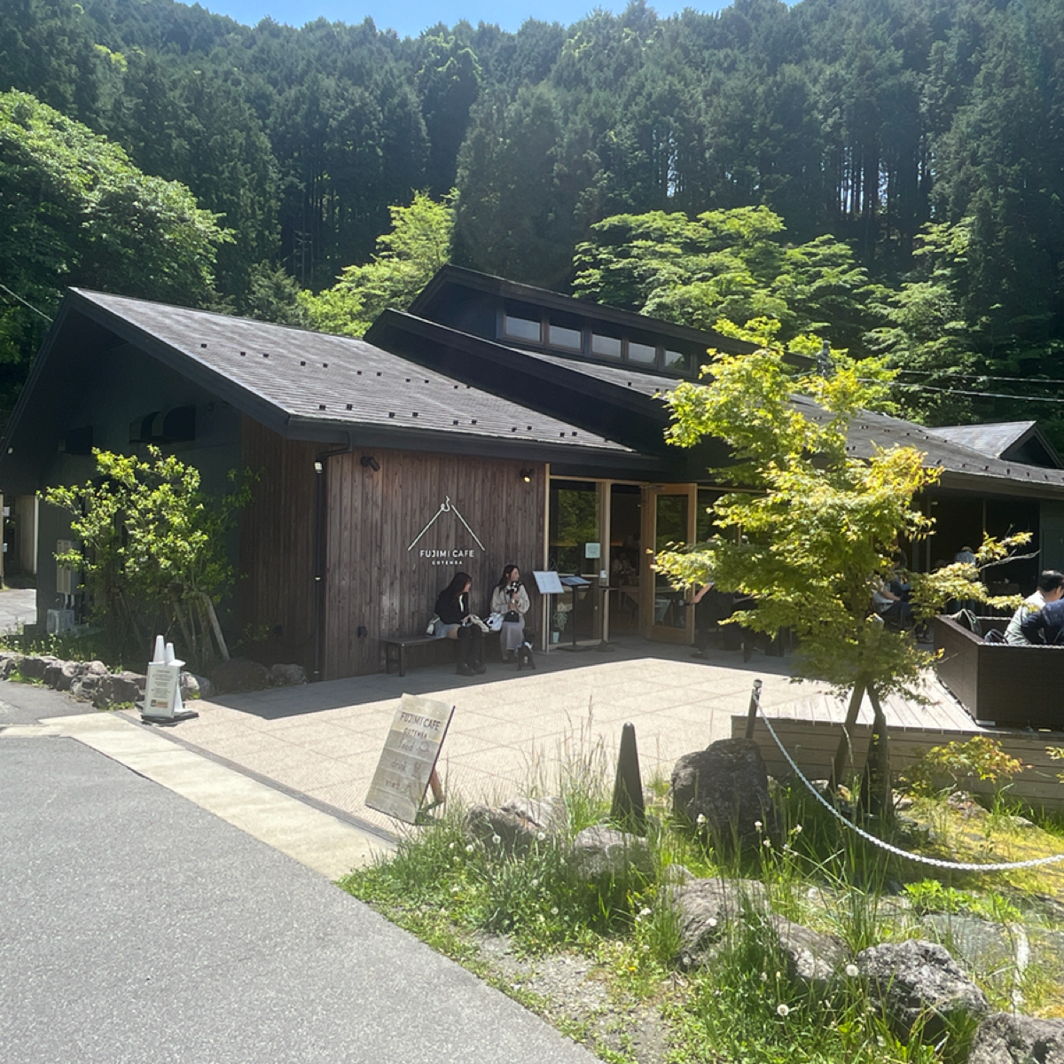 FUJIMI CAFE 的外觀氛圍照片在 Fooday 美食社群 | 找餐廳不踩雷，最真實的美食 App