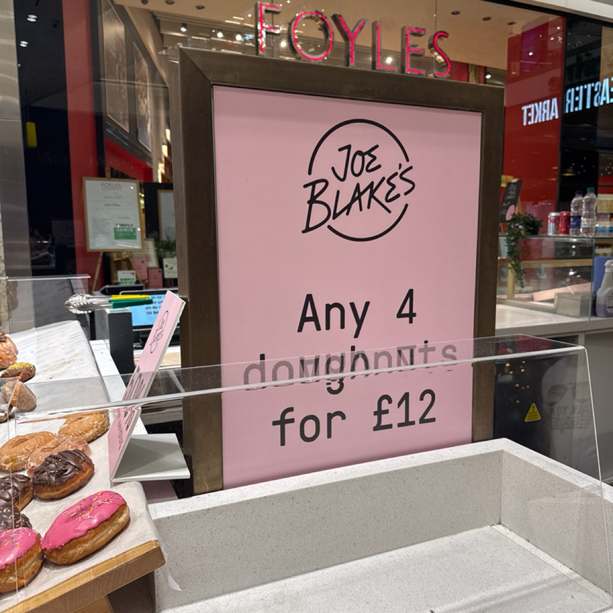 Joe Blake's Stratford 的外觀氛圍照片在 Fooday 美食社群 | 找餐廳不踩雷，最真實的美食 App