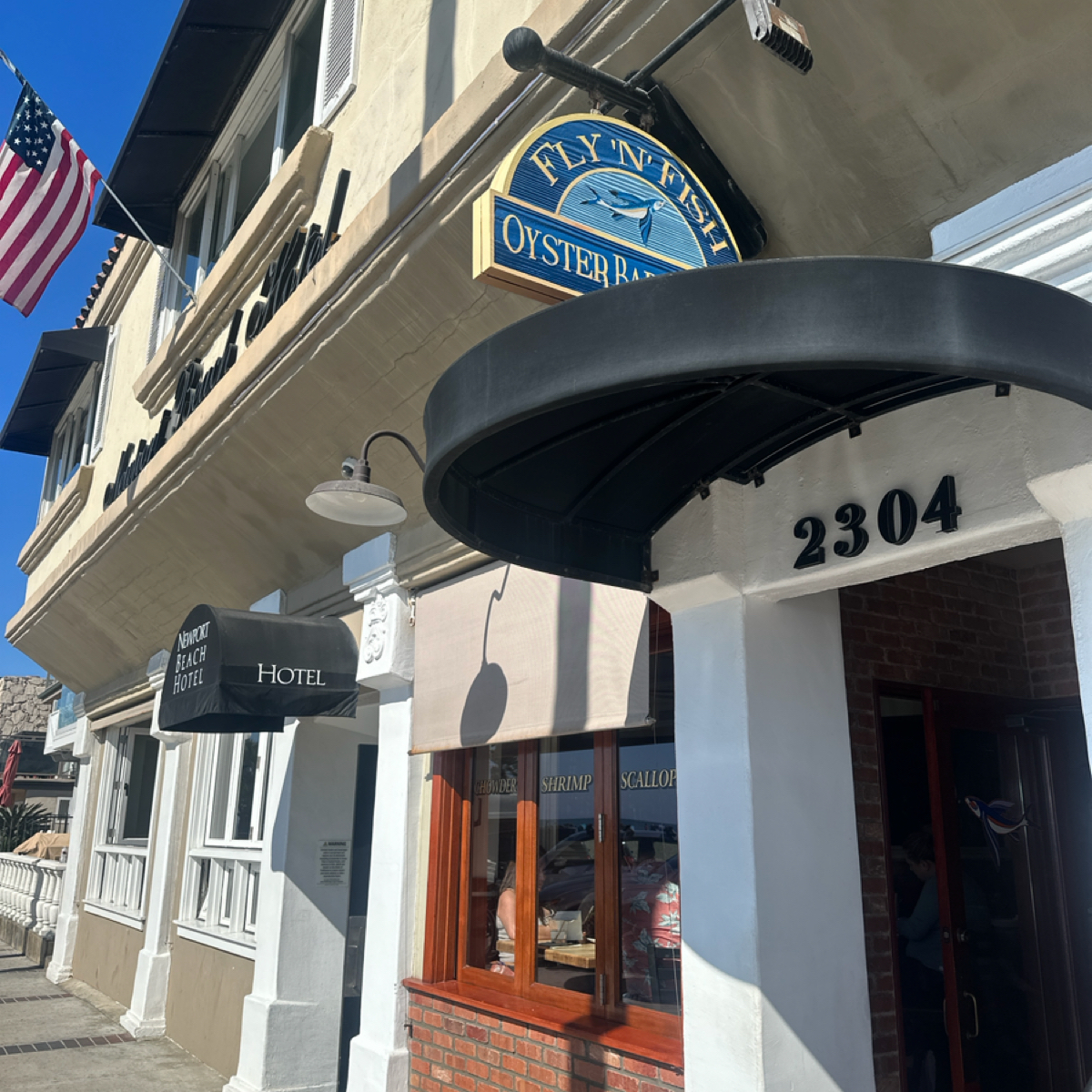 Fly N Fish Oyster Bar and Grill 的外觀氛圍照片在 Fooday 美食社群 | 找餐廳不踩雷，最真實的美食 App